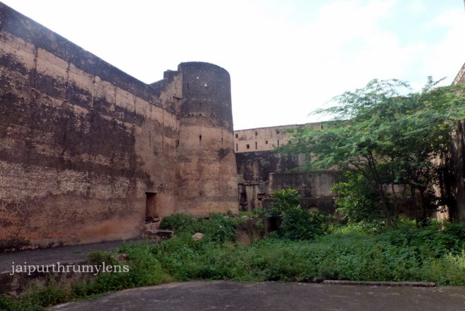Achrol Fort | A sad state – JaipurThruMyLens