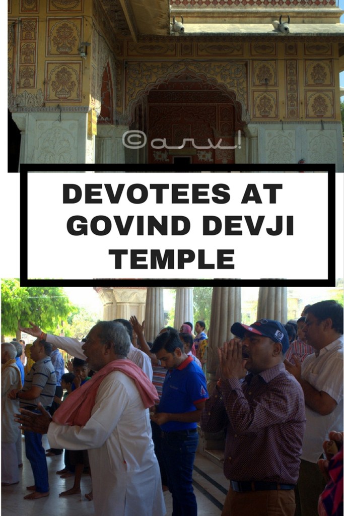 Devotees at Govind Devji Temple, Jaipur – JaipurThruMyLens